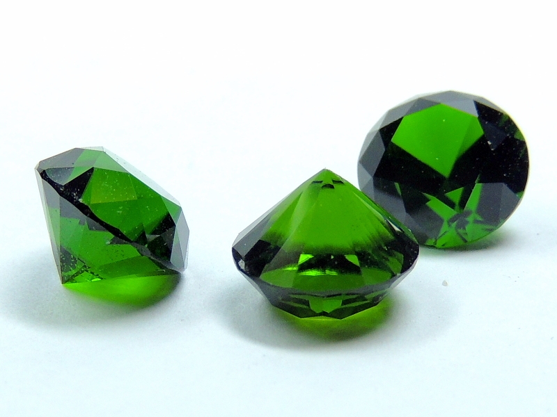 Хромдиопсид, круг 9 мм., вес 3,09 ct. купить в Москва | Драгоценные ...